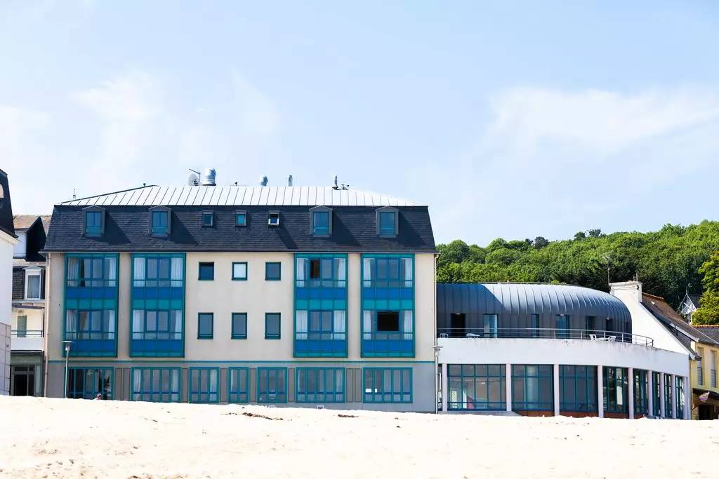 30 M² Hôtel ∙ 1 Chambre ∙ 4 Personnes - Plomodiern