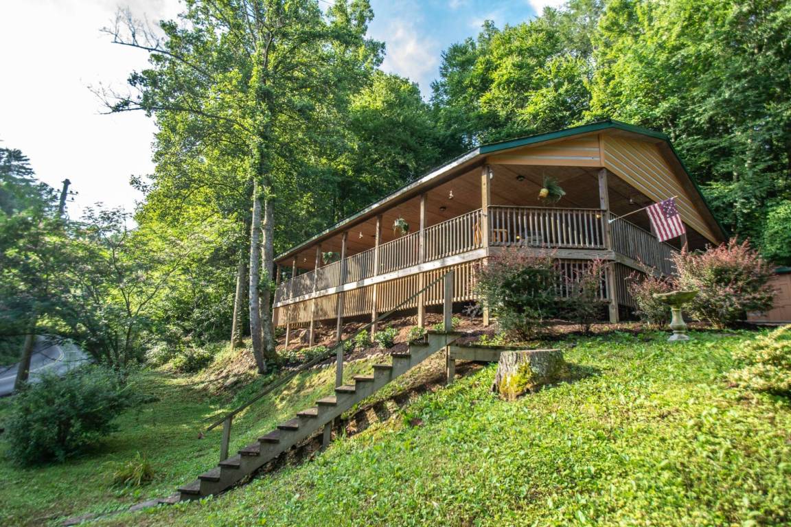 104 M² Cabin ∙ 2 Bedrooms ∙ 10 Guests - Gatlinburg, TN