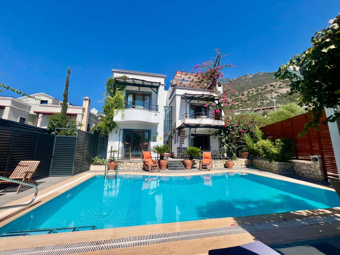 250 M² Villa ∙ 4 Slaapkamers ∙ 8 Gasten - İslamlar
