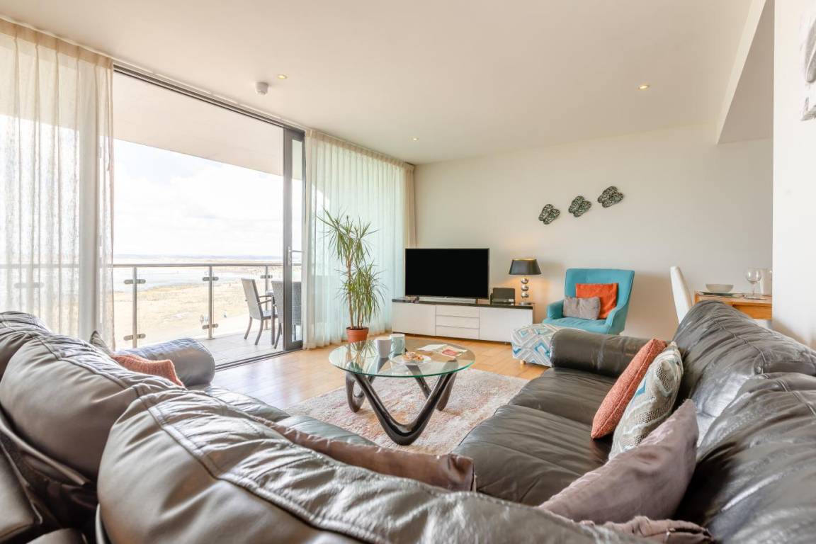 Apartment ∙ 3 Bedrooms ∙ 6 Guests - Westward Ho!