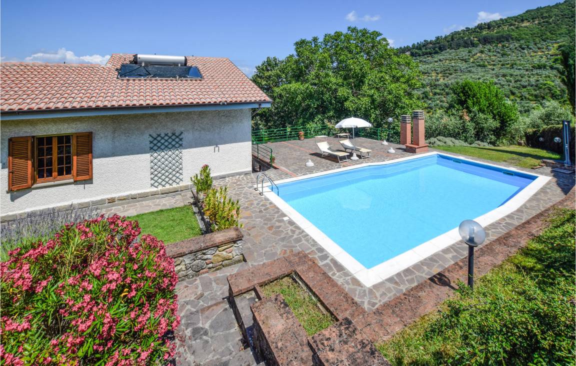 800 M² House ∙ 6 Bedrooms ∙ 12 Guests - Arezzo