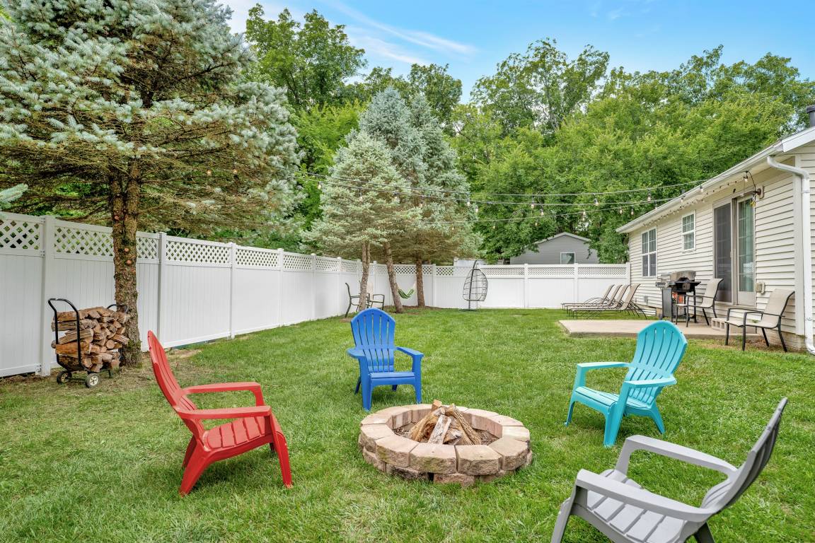 195 M² House ∙ 3 Bedrooms ∙ 11 Guests - Bloomington, IL
