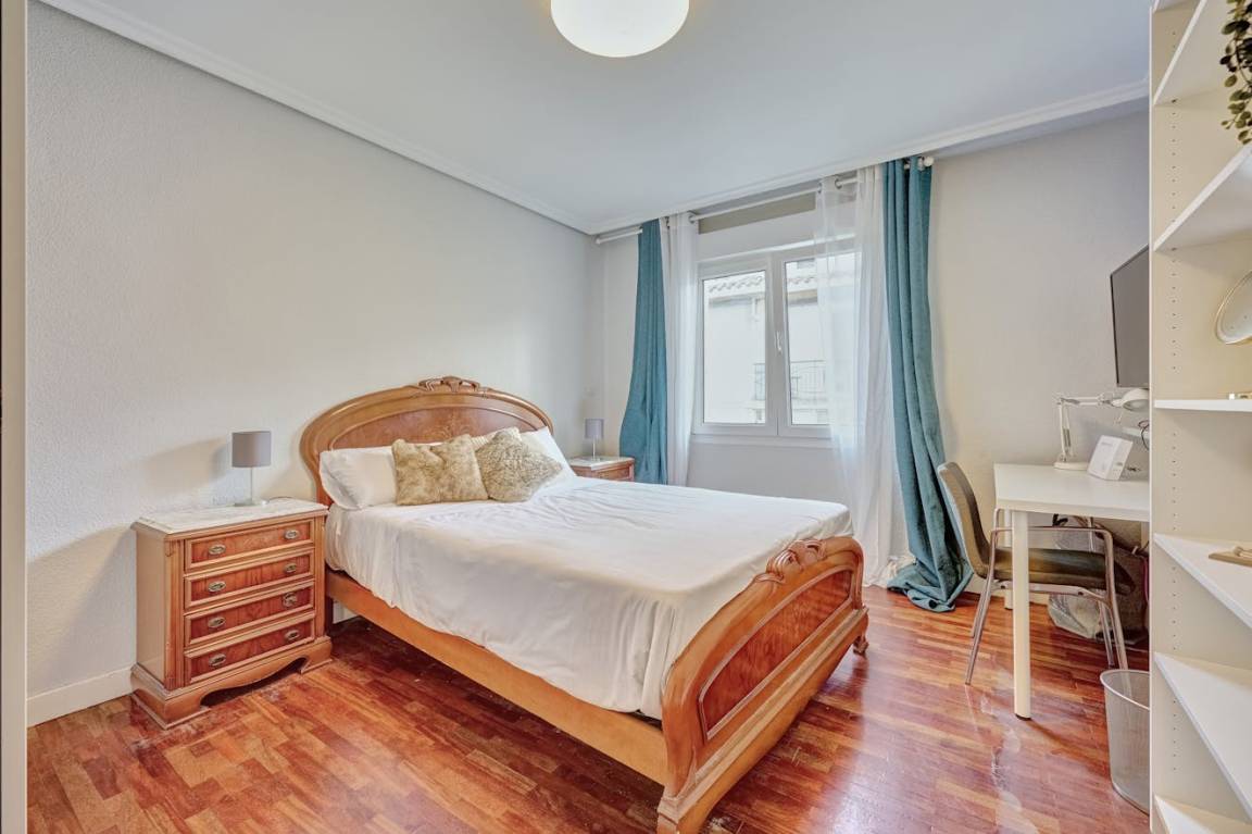 170 M² Chambre Partagée ∙ 1 Chambre ∙ 5 Personnes - Pampelune