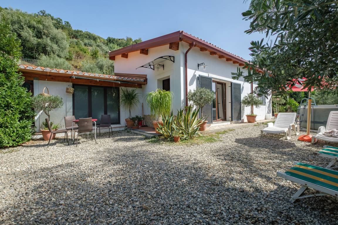 100 M² Villa ∙ 2 Slaapkamers ∙ 5 Gasten - Santa Teresa di Riva