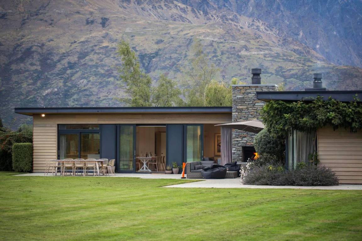 Villa ∙ 4 Bedrooms ∙ 10 Guests - Queenstown, New Zealand