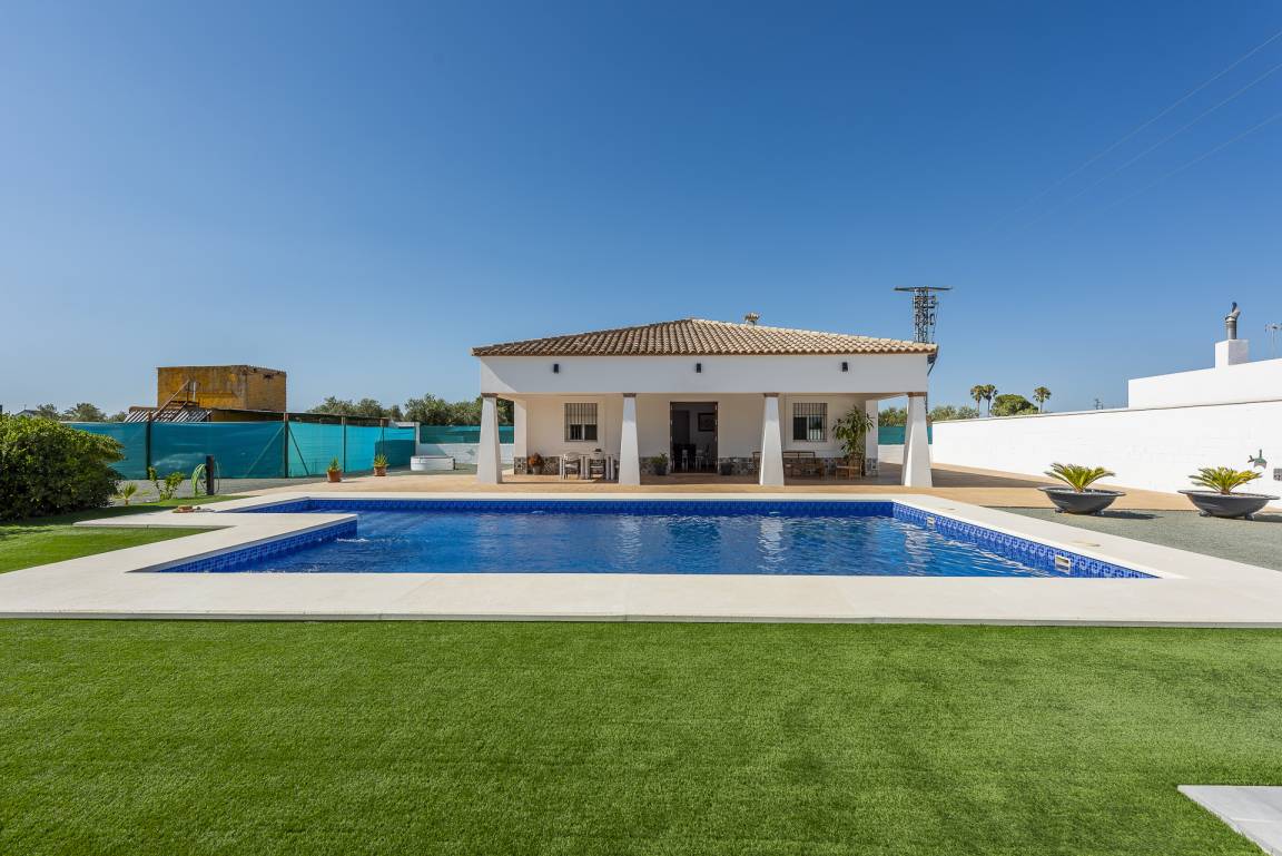 120 M² Villa ∙ 3 Bedrooms ∙ 6 Guests - Marchena