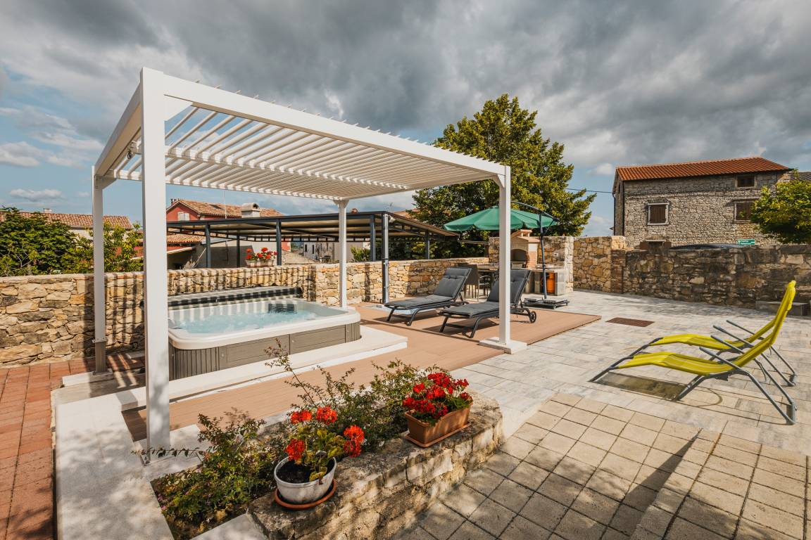 120 M² Villa ∙ 2 Makuuhuonetta ∙ 4 Vierasta - Cittanova