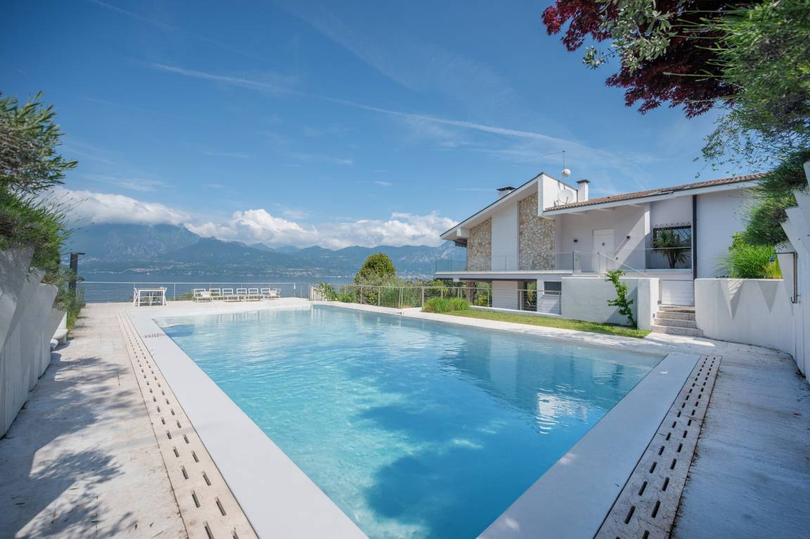 350 M² Villa ∙ 5 Bedrooms ∙ 10 Guests - Garda
