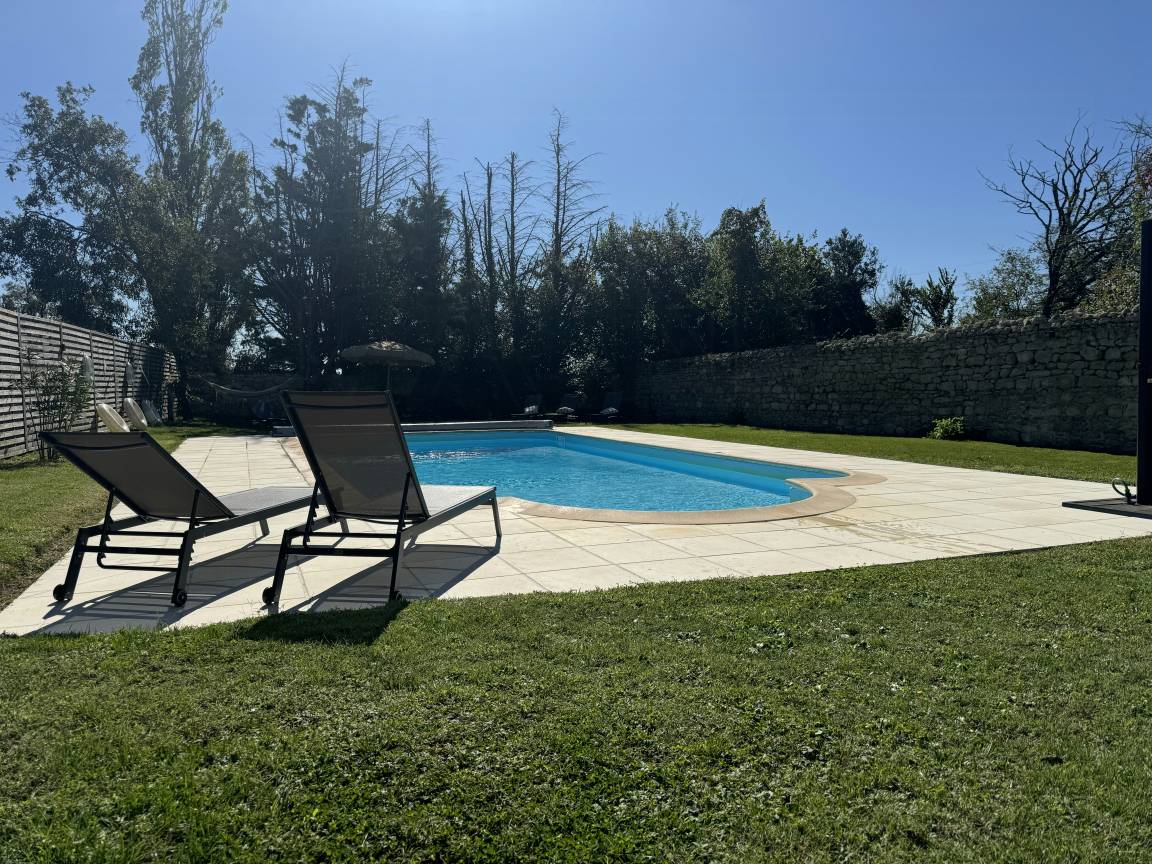 145 M² Maison De Vacances ∙ 4 Chambres ∙ 10 Personnes - Montmorillon