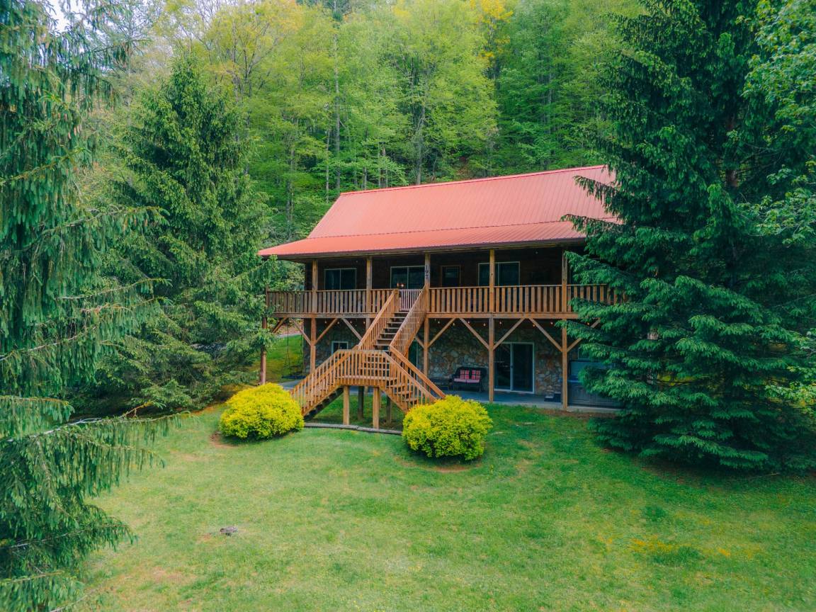 288 M² Cabin ∙ 3 Bedrooms ∙ 10 Guests - Fleetwood, NC