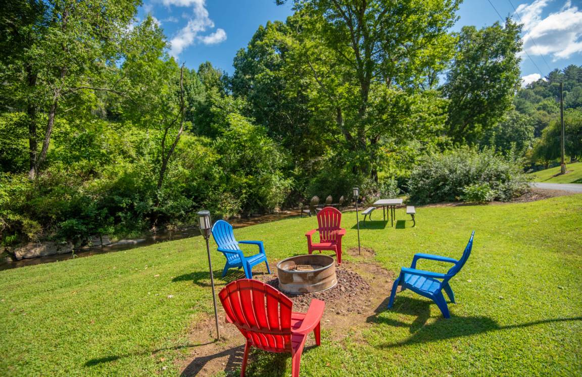 Farmhouse ∙ 3 Bedrooms ∙ 6 Guests - New River State Park, Laurel Springs