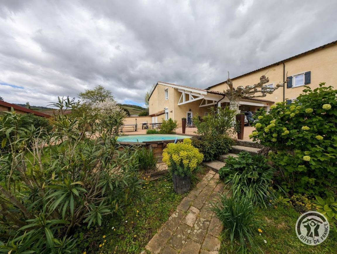 75 M² Gîte ∙ 1 Chambre ∙ 3 Personnes - Juliénas