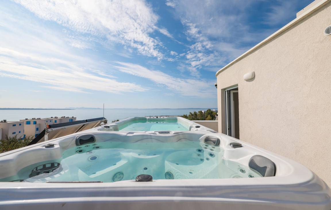 180 M² Maisonette ∙ 5 Bedrooms ∙ 8 Guests - Privlaka