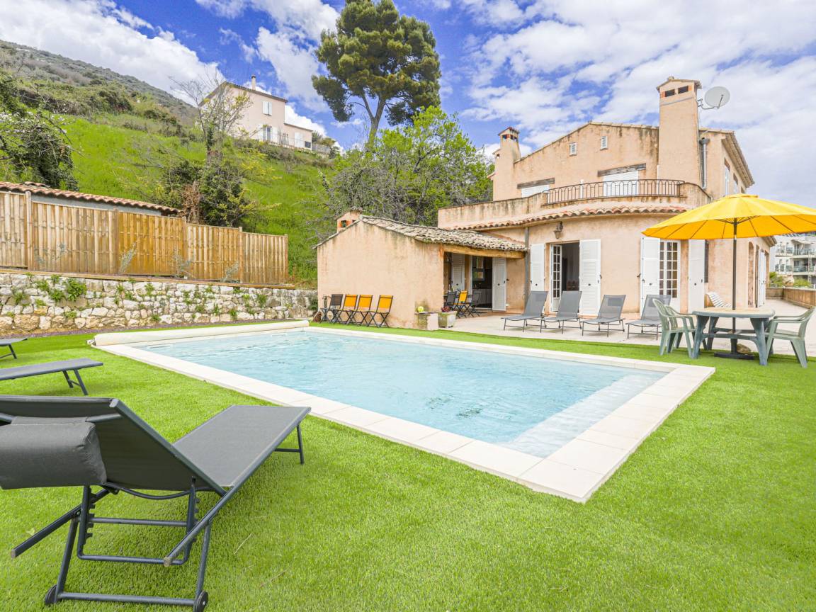 220 M² Villa ∙ 1 Chambre ∙ 10 Personnes - ibis budget Nice Californie Lenval