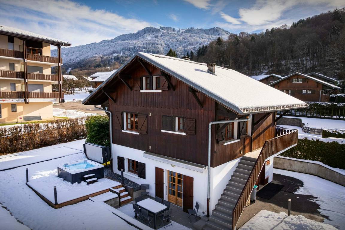 142 M² Chalet ∙ 4 Bedrooms ∙ 10 Guests - Les Carroz d'Arâches