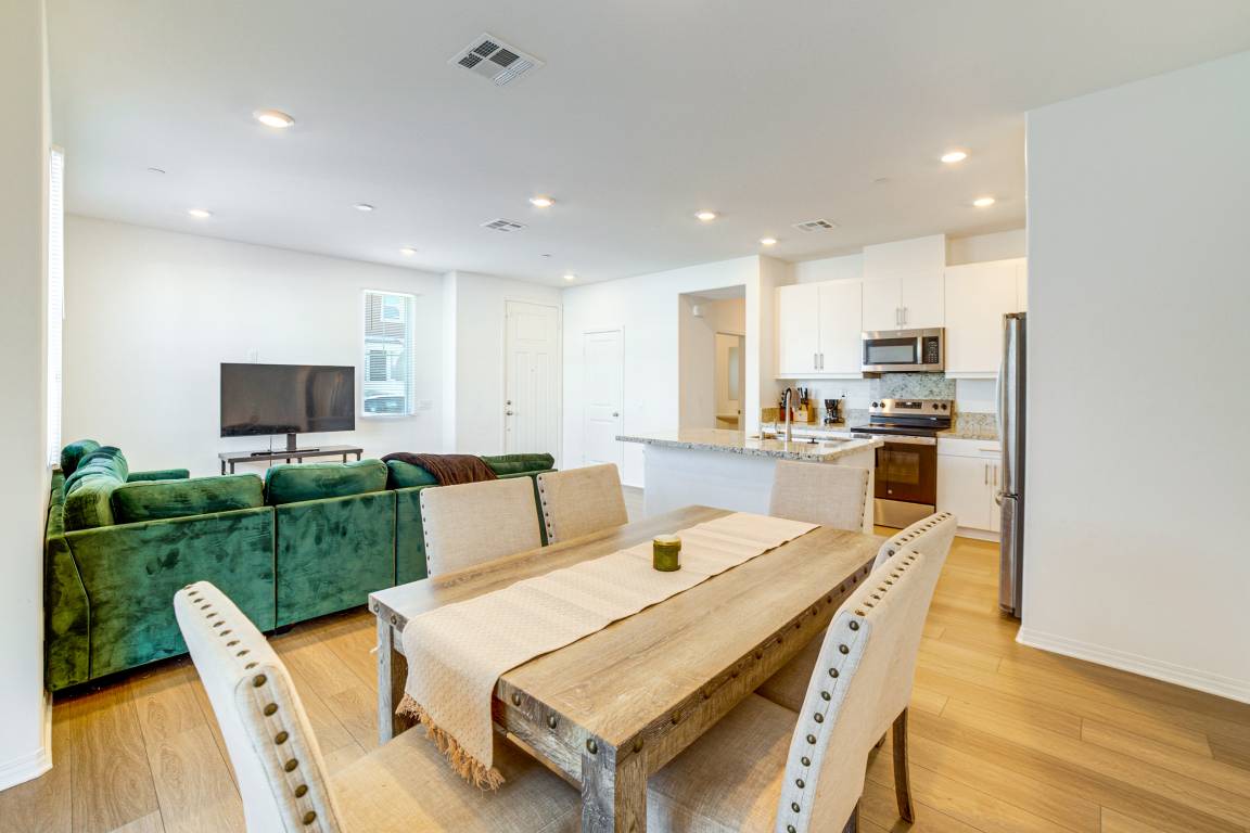 157 M² Huoneisto ∙ 3 Makuuhuonetta ∙ 6 Vierasta - Murrieta, CA