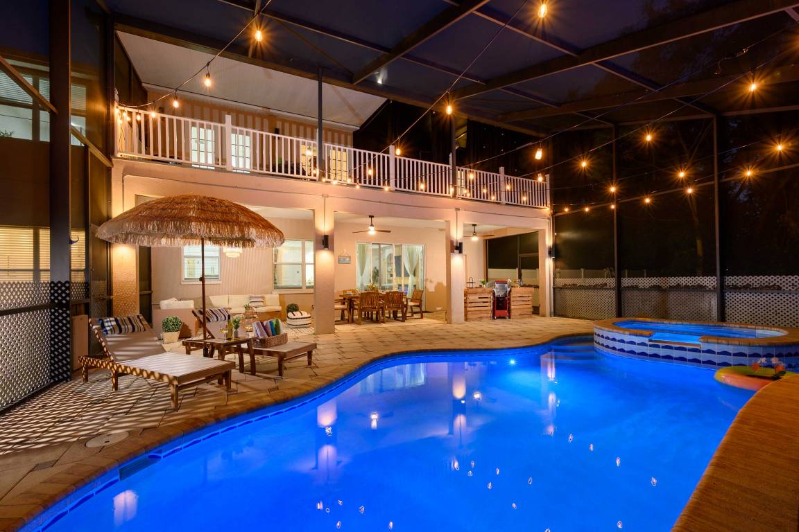 418 M² Villa ∙ 6 Bedrooms ∙ 20 Guests - Tampa Bay, FL