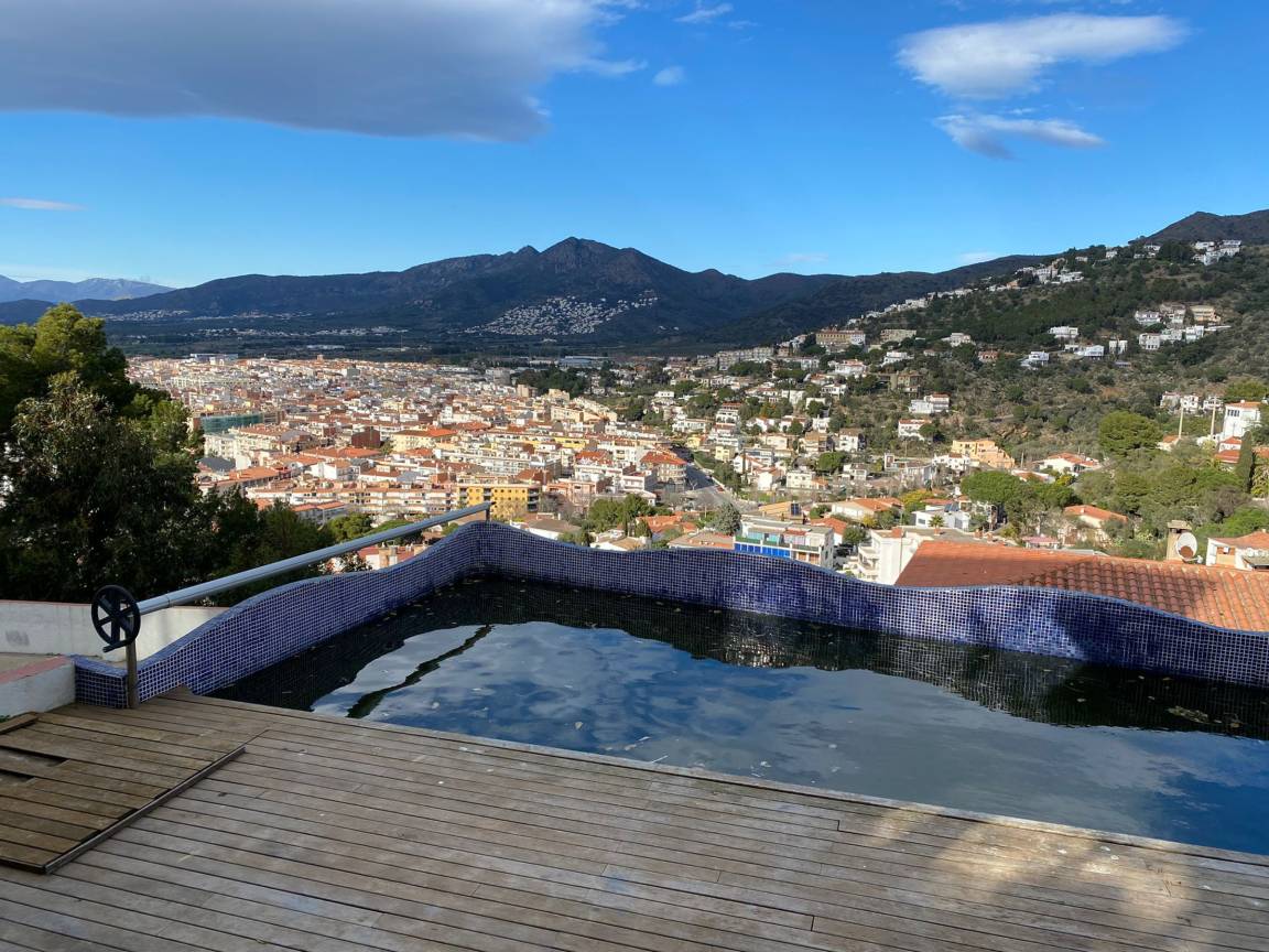 210 M² Villa ∙ 3 Bedrooms ∙ 6 Guests - Roses