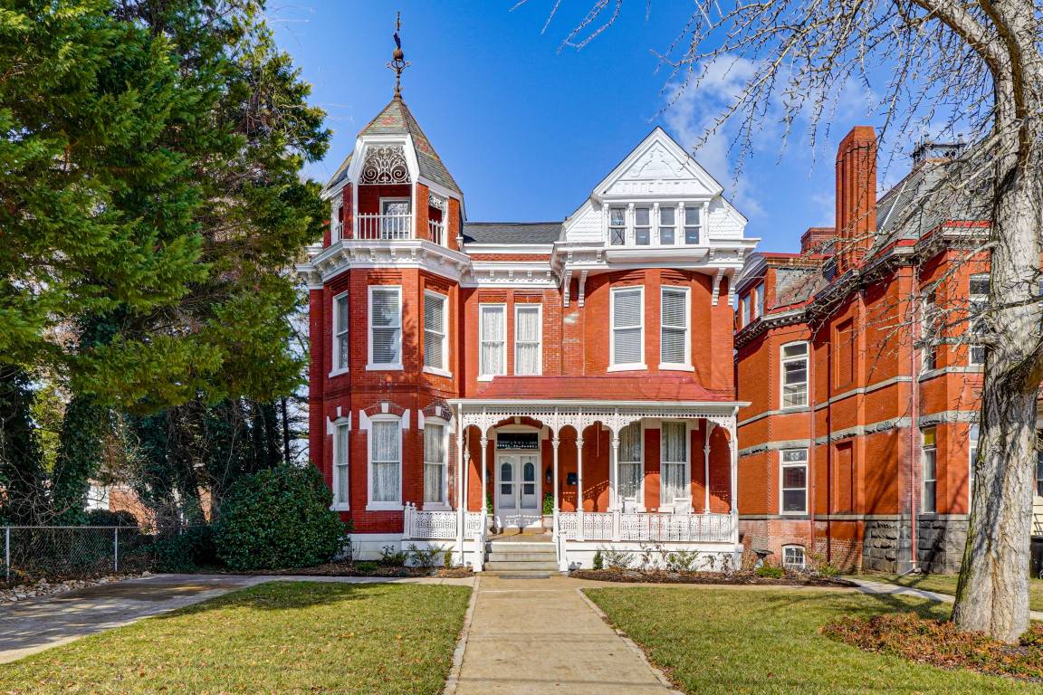 464 M² House ∙ 6 Bedrooms ∙ 12 Guests - Danville, VA