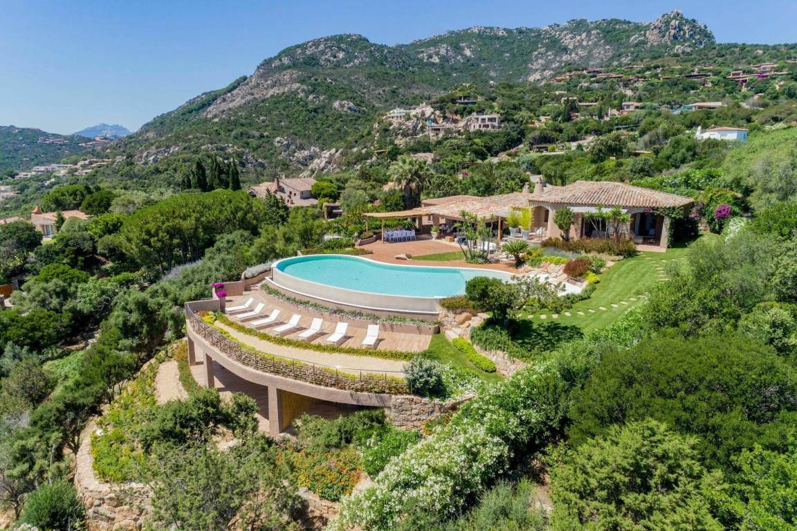 700 M² Villa ∙ 9 Chambres ∙ 18 Personnes - Sardaigne