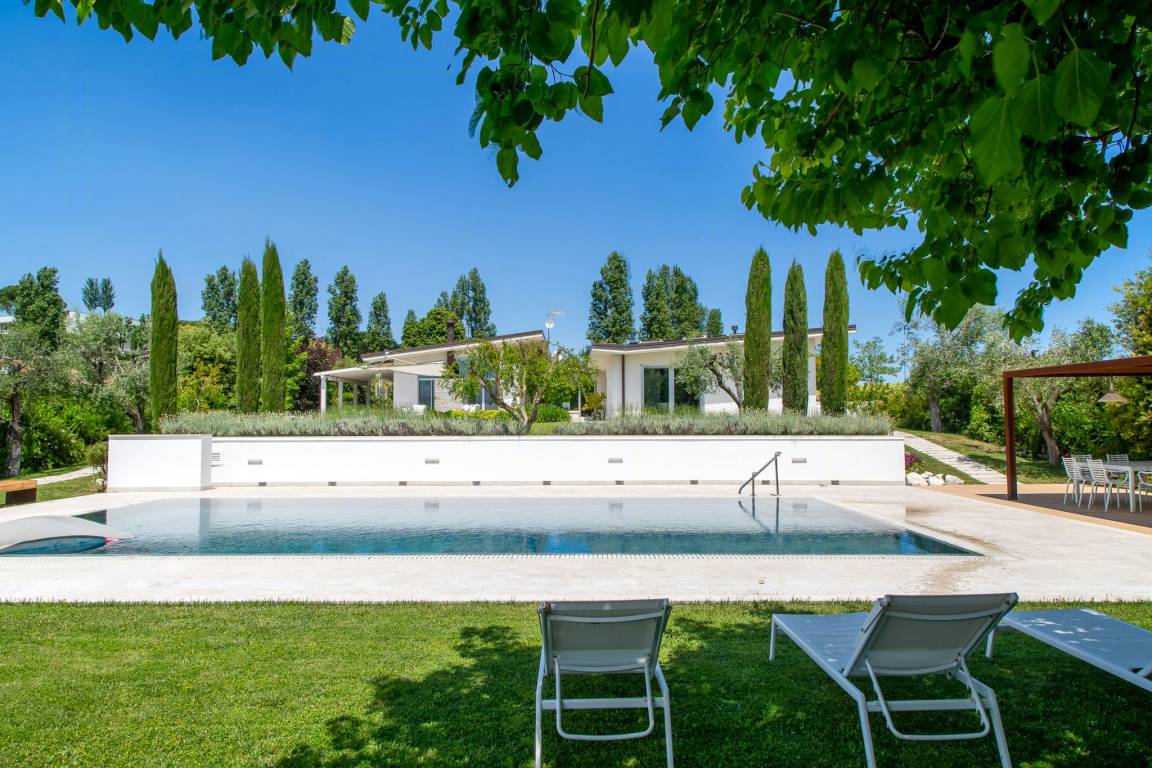 500 M² Casa Vacanza ∙ 4 Camere Da Letto ∙ 8 Ospiti - Jesi