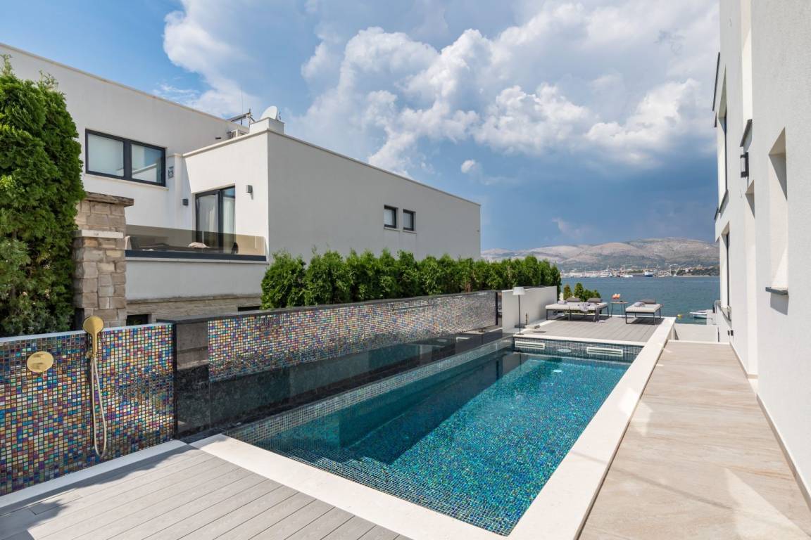 250 M² Villa ∙ 4 Bedrooms ∙ 10 Guests - Trogir