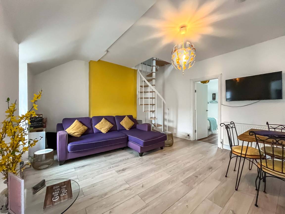 Apartment ∙ 2 Bedrooms ∙ 4 Guests - Colwyn Bay