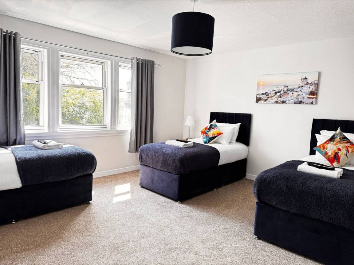 70 M² House ∙ 3 Bedrooms ∙ 7 Guests - Kirkcaldy