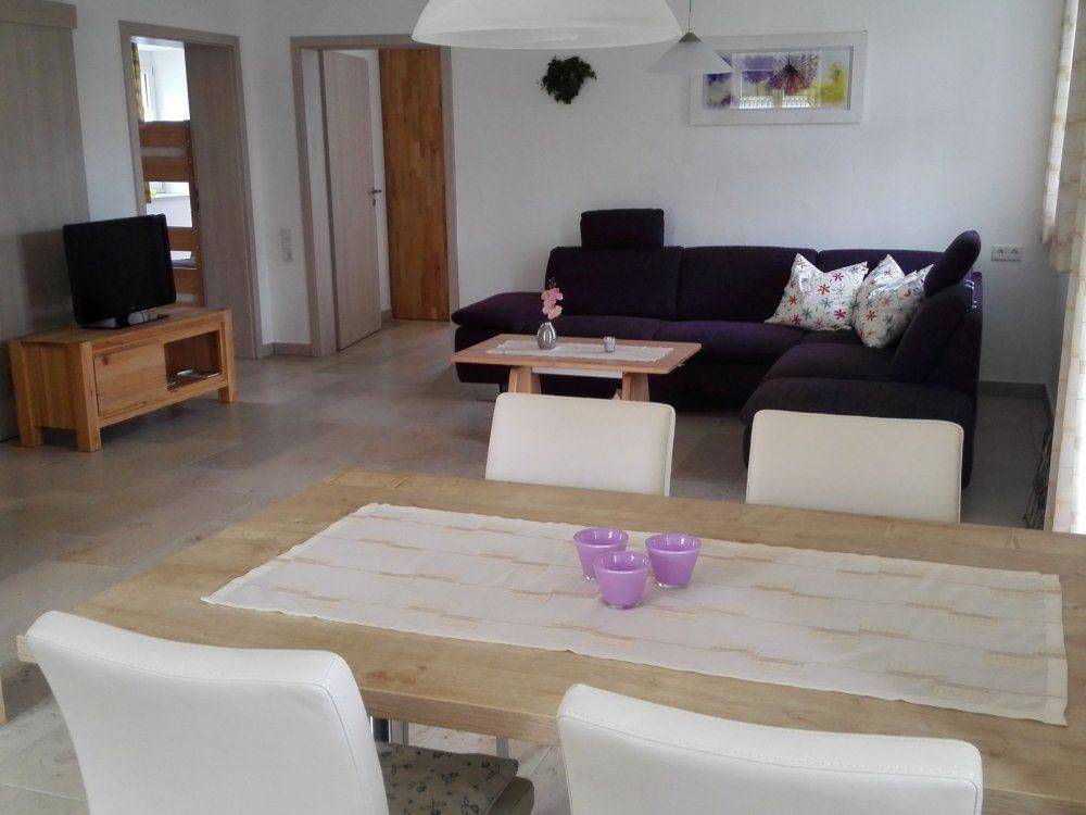 80 M² Ferienwohnung ∙ 2 Schlafzimmer ∙ 4 Gäste - Hilpoltstein