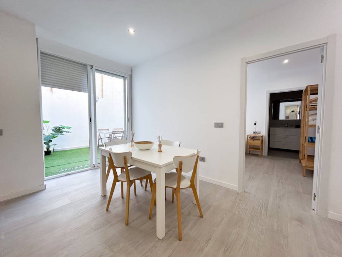 100 M² Huoneisto ∙ 2 Makuuhuonetta ∙ 4 Vierasta - Valencia