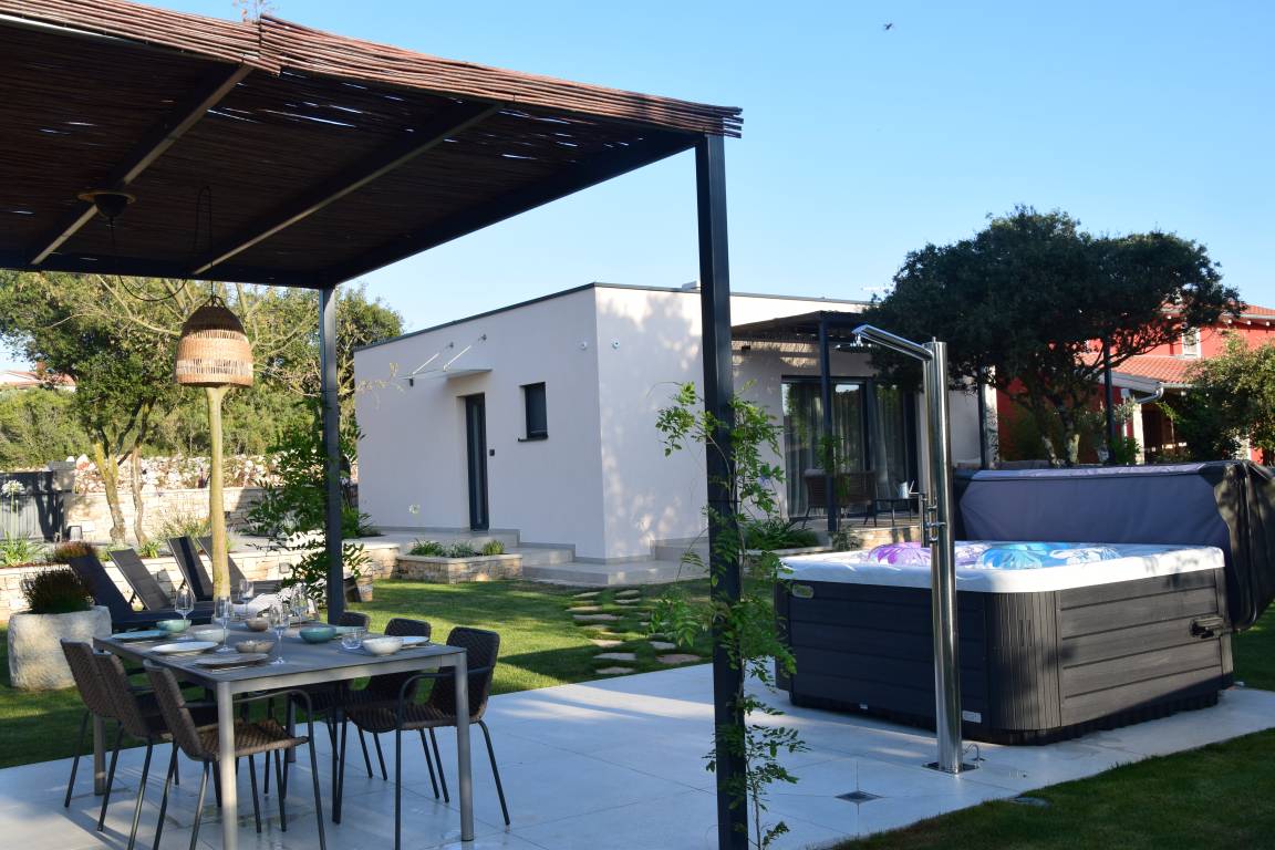 54 M² Ferienhaus ∙ 2 Schlafzimmer ∙ 4 Gäste - Rovinj