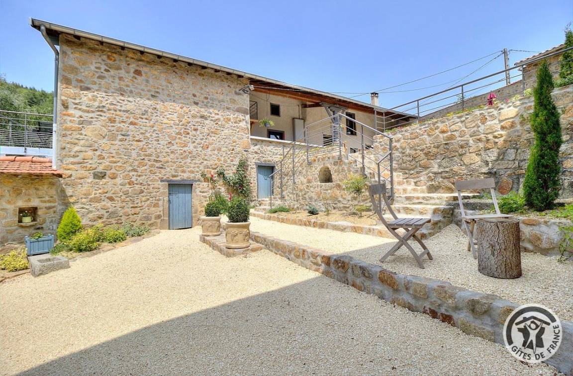 250 M² Gîte ∙ 6 Chambres ∙ 15 Personnes - Tarare