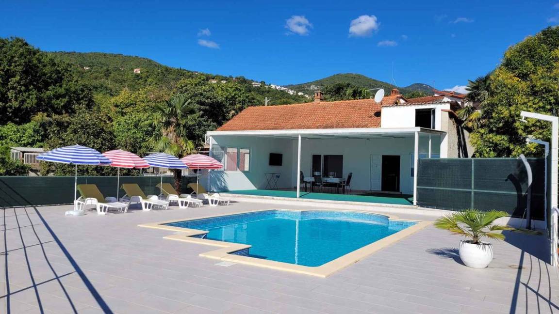 65 M² Ferienhaus ∙ 2 Schlafzimmer ∙ 4 Gäste - Mošćenička Draga
