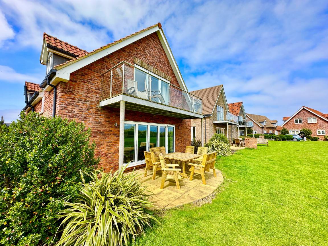 Cottage ∙ 4 Bedrooms ∙ 10 Guests - Filey