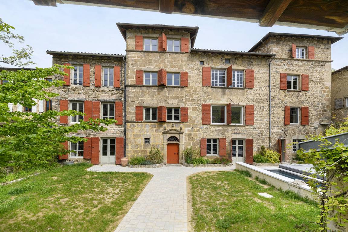 750 M² Château ∙ 10 Chambres ∙ 23 Personnes - Annonay