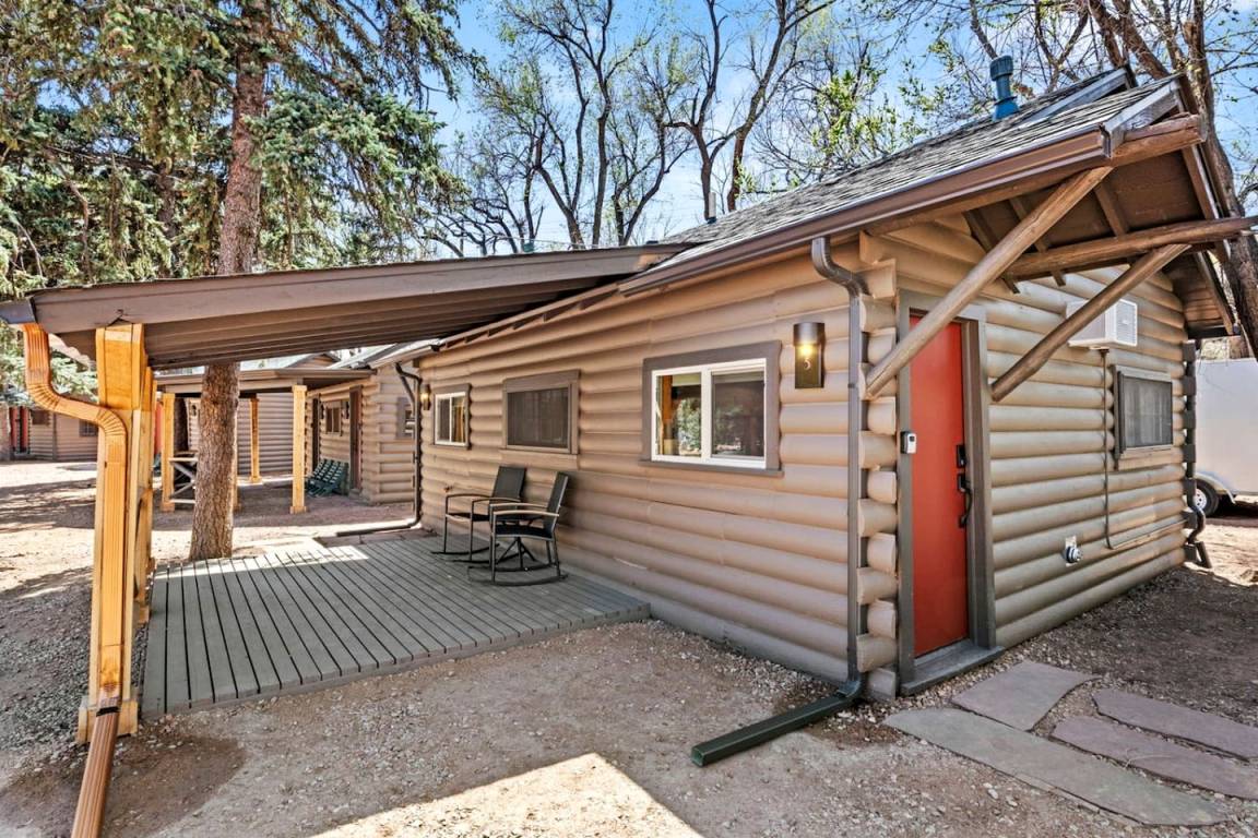 House ∙ 2 Bedrooms ∙ 4 Guests - Colorado Springs, CO