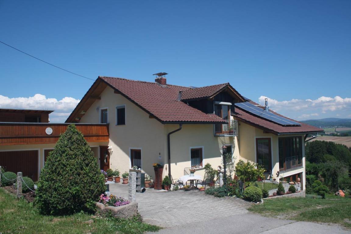 100 M² Ferienwohnung ∙ 3 Schlafzimmer ∙ 4 Gäste - Tittling