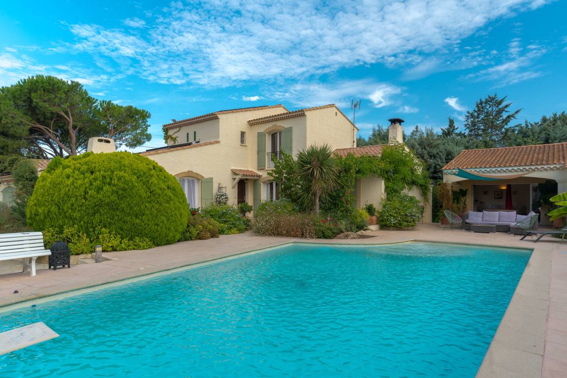 40 M² Appartement ∙ 1 Chambre ∙ 2 Personnes - Miramas