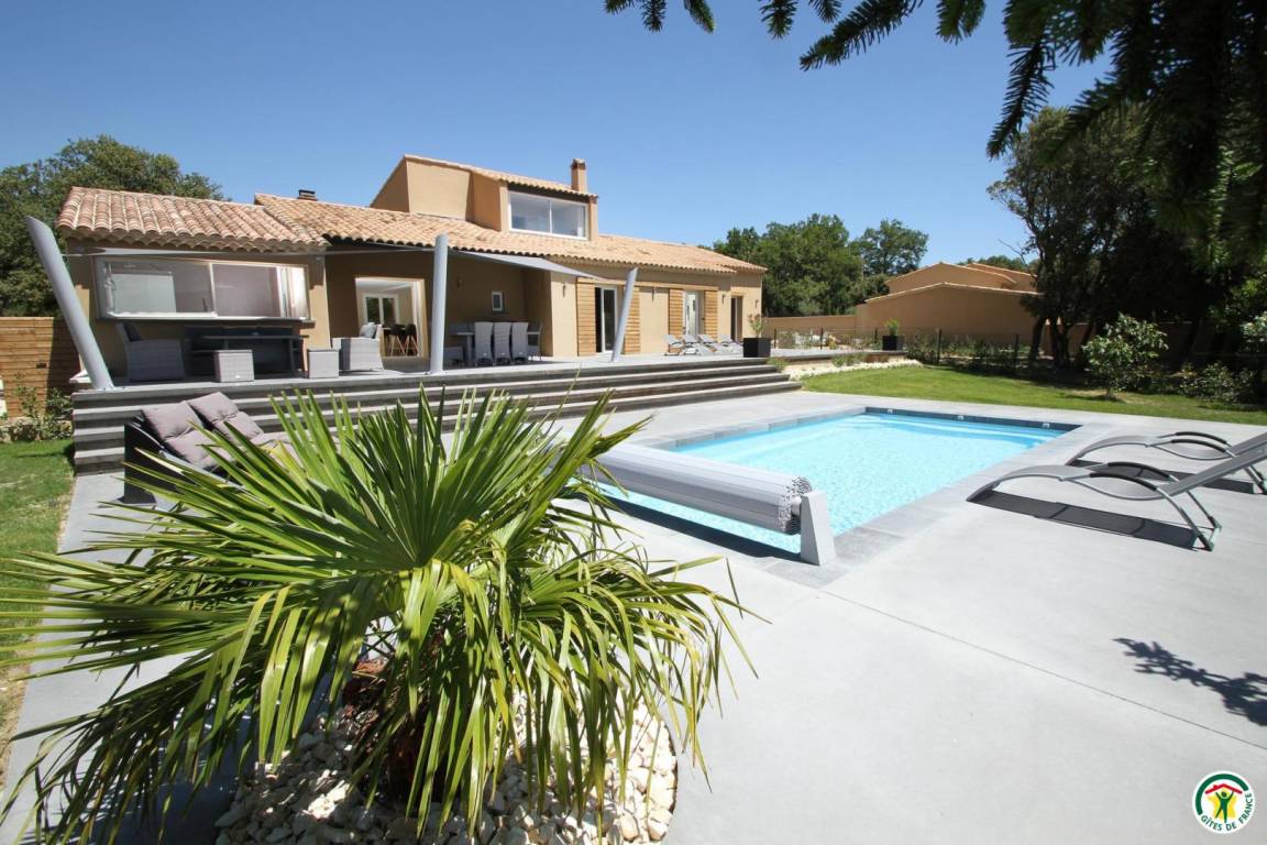 200 M² Gîte ∙ 4 Chambres ∙ 8 Personnes - Grignan