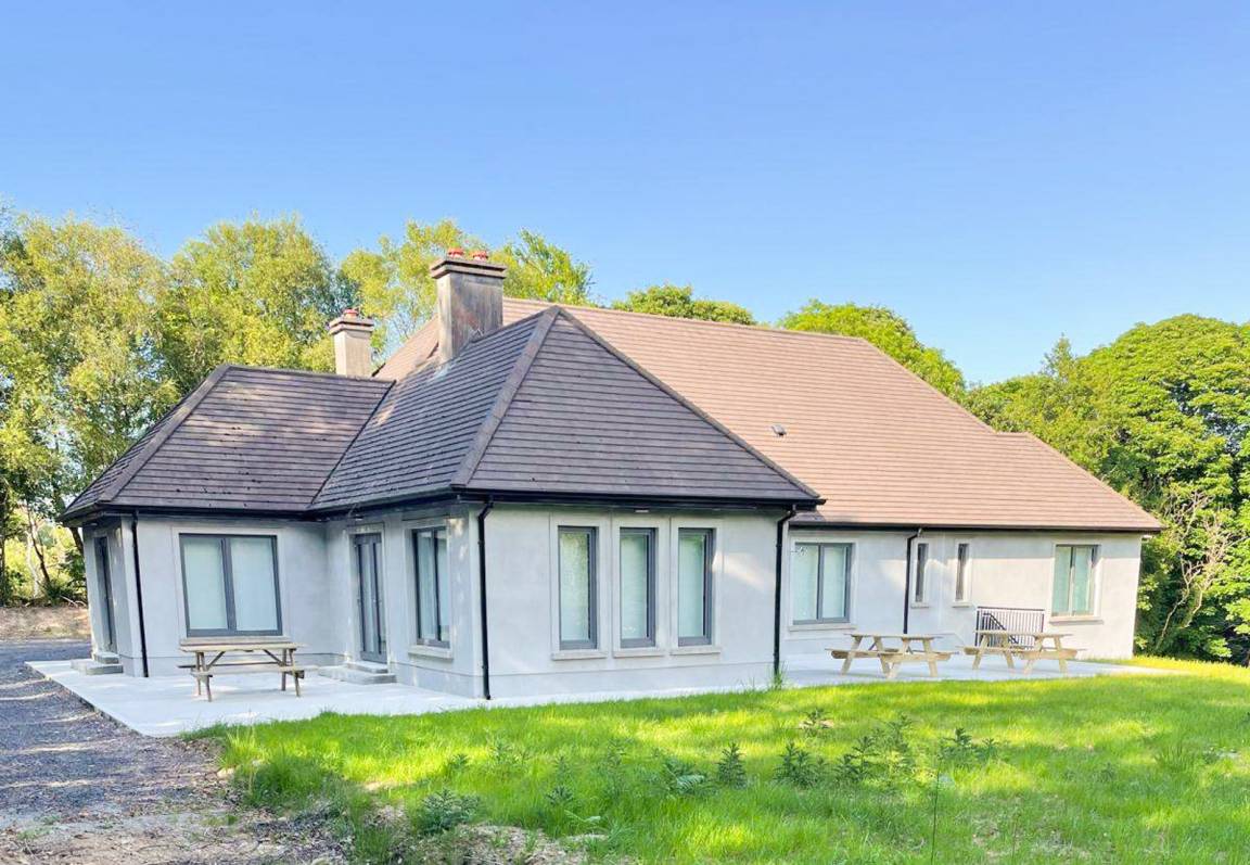 325 M² House ∙ 5 Bedrooms ∙ 10 Guests - Ballina