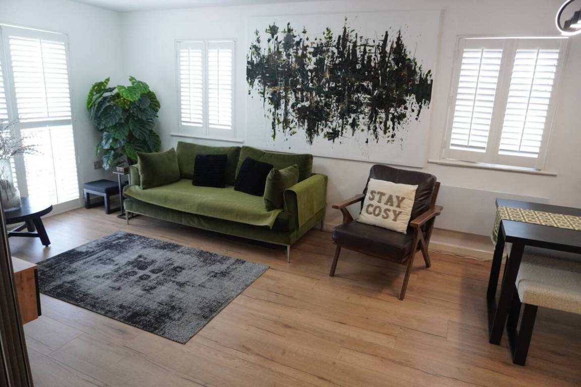 74 M² Apartment ∙ 2 Bedrooms ∙ 4 Guests - Warrington