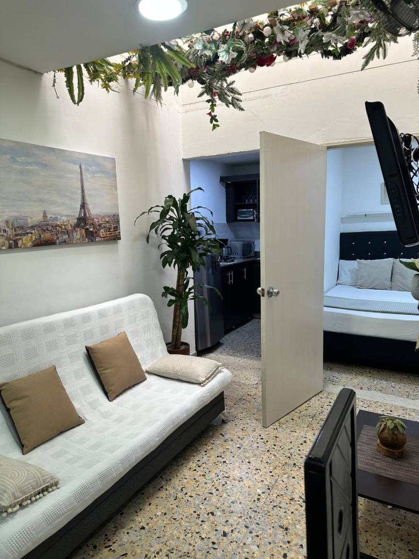 100 M² Apartamento ∙ 4 Habitaciones ∙ 10 Huéspedes - Medellín