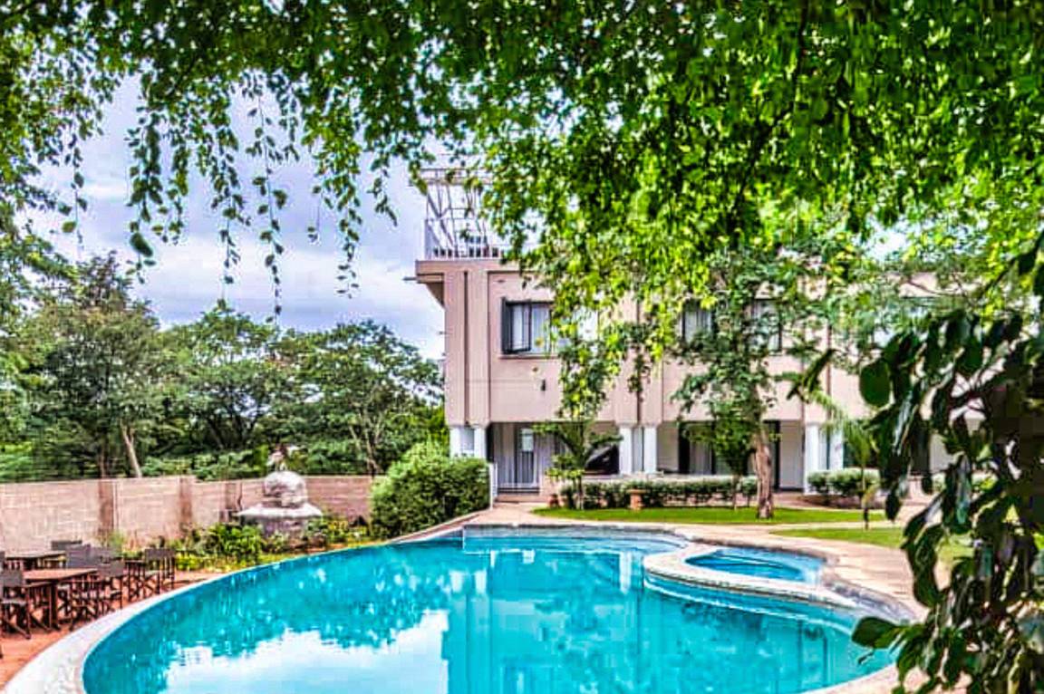 112 M² House ∙ 3 Bedrooms ∙ 6 Guests - Victoria Falls