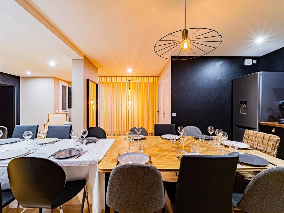 144 M² Cottage ∙ 5 Chambres ∙ 14 Personnes - Meursault