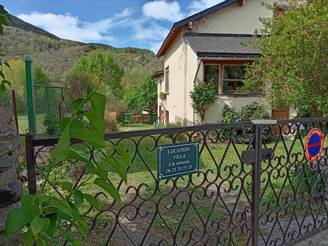 140 M² Villa ∙ 4 Bedrooms ∙ 8 Guests - Puigcerdà