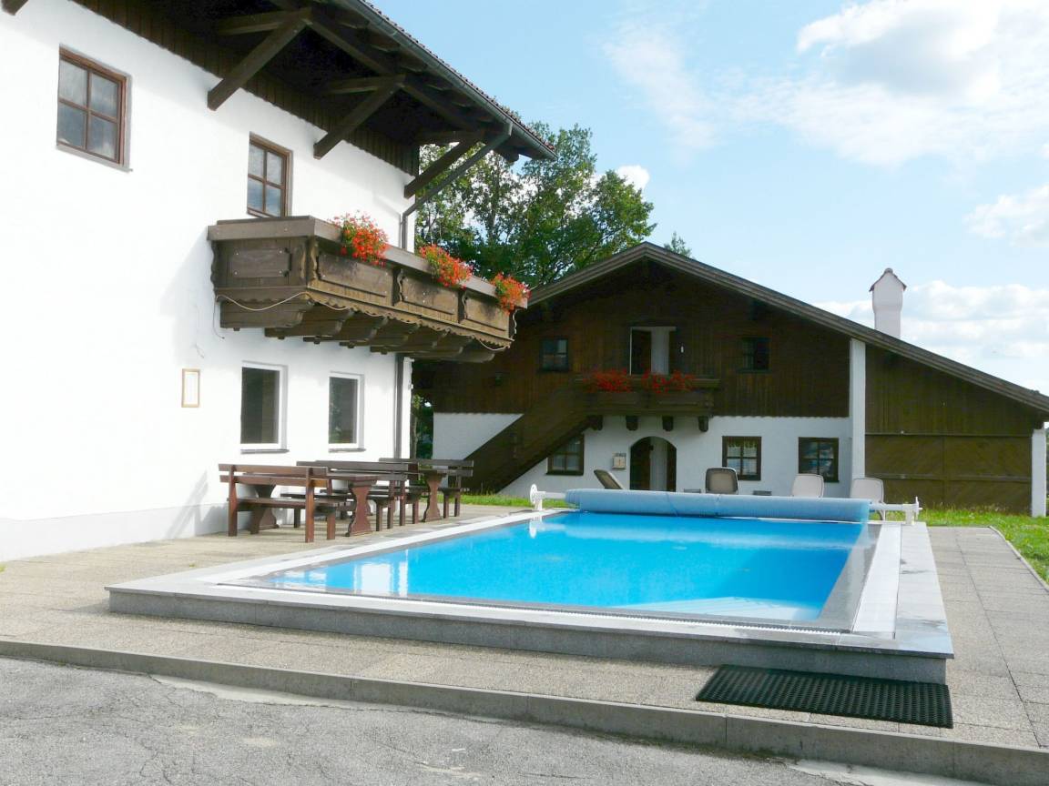 61 M² Huoneisto ∙ 1 Makuuhuone ∙ 5 Vierasta - Hauzenberg