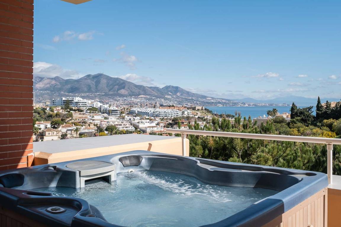 95 M² Apartamento ∙ 2 Habitaciones ∙ 6 Huéspedes - Fuengirola