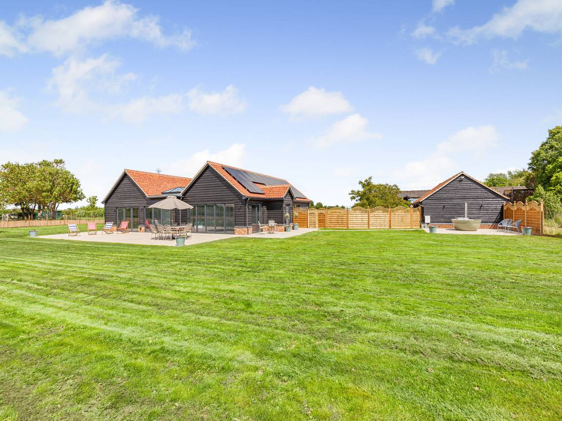 Cottage ∙ 4 Bedrooms ∙ 10 Guests - Southend-on-Sea