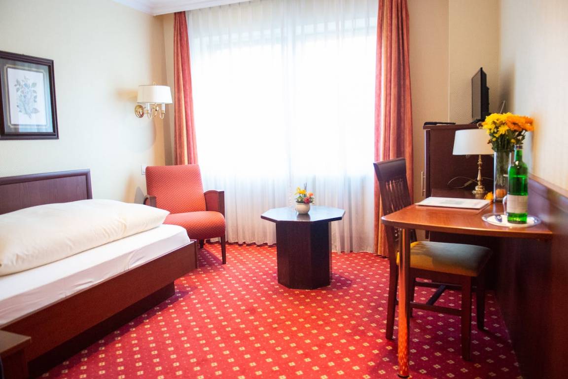 17 M² Huis ∙ 1 Slaapkamer ∙ 1 Gast - Düsseldorf