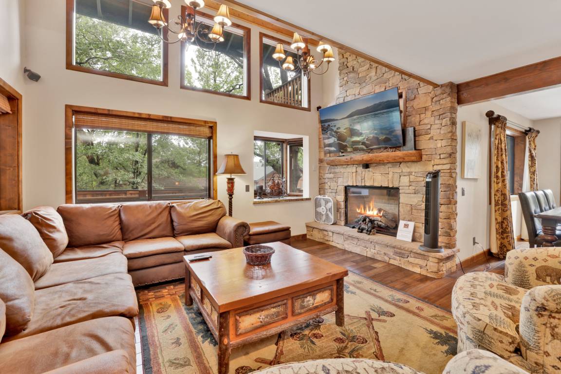 253 M² Cabin ∙ 6 Bedrooms ∙ 13 Guests - Big Bear Lake, CA